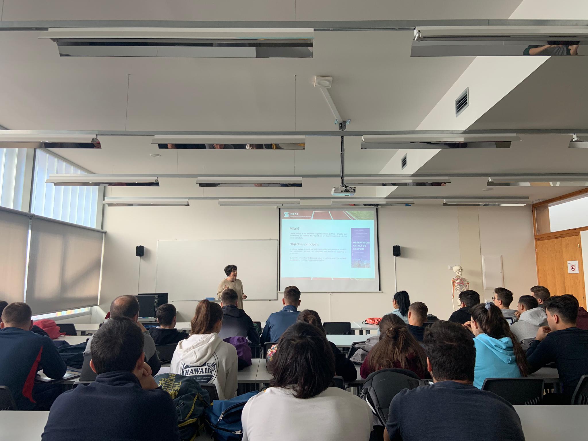Presenten l'Observatori Català de l'Esport als estudiants de 1r del ...